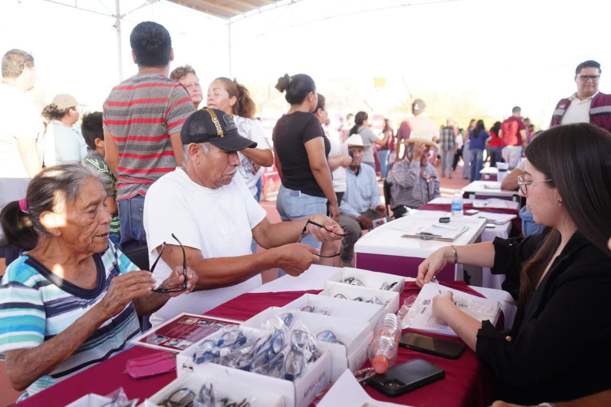 Gobernador Durazo cumple a familias de la colonia Laura Alicia Frías ...
