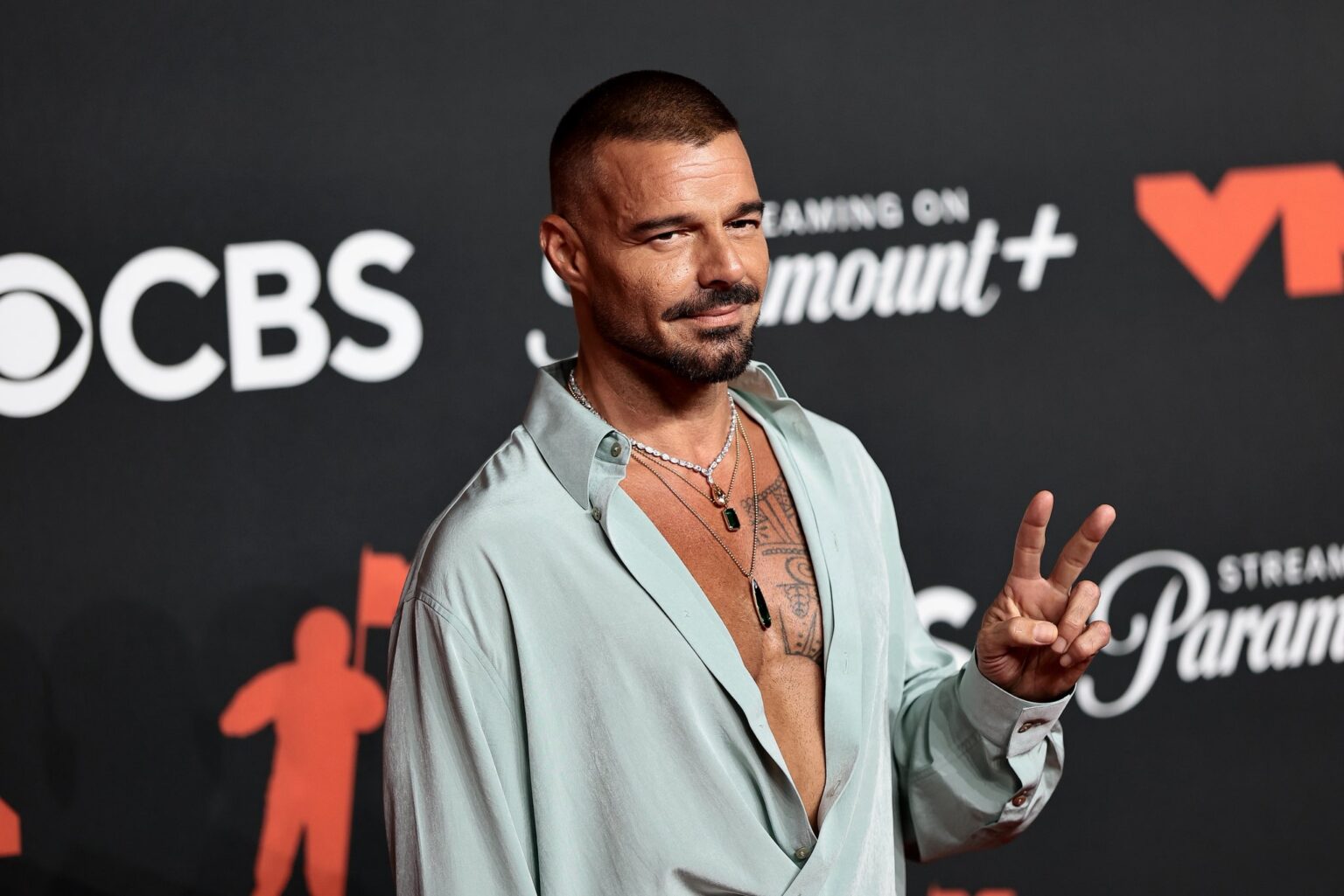 VIDEO: Ricky Martin recibe homenaje en los VMAs 2025 y hace vibrar a ...