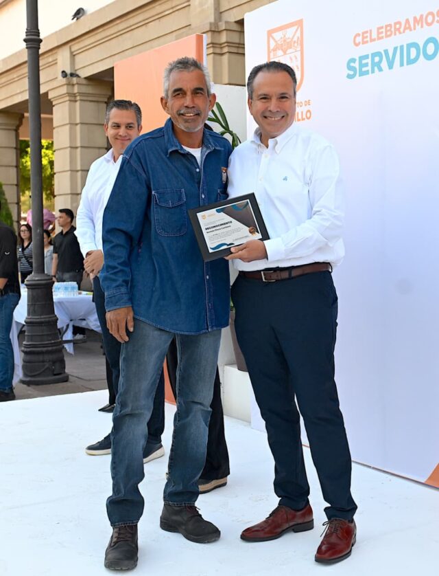 Reconoce Toño Astiazarán trayectoria y compromiso de 140 servidoras y ...